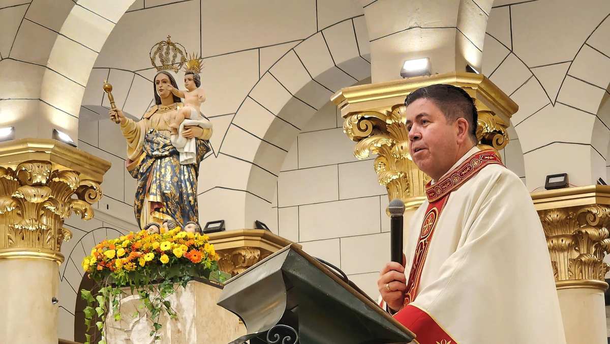 PADRE ÉLCIO DESPEDE-SE DA BASÍLICA DE TATUÍ